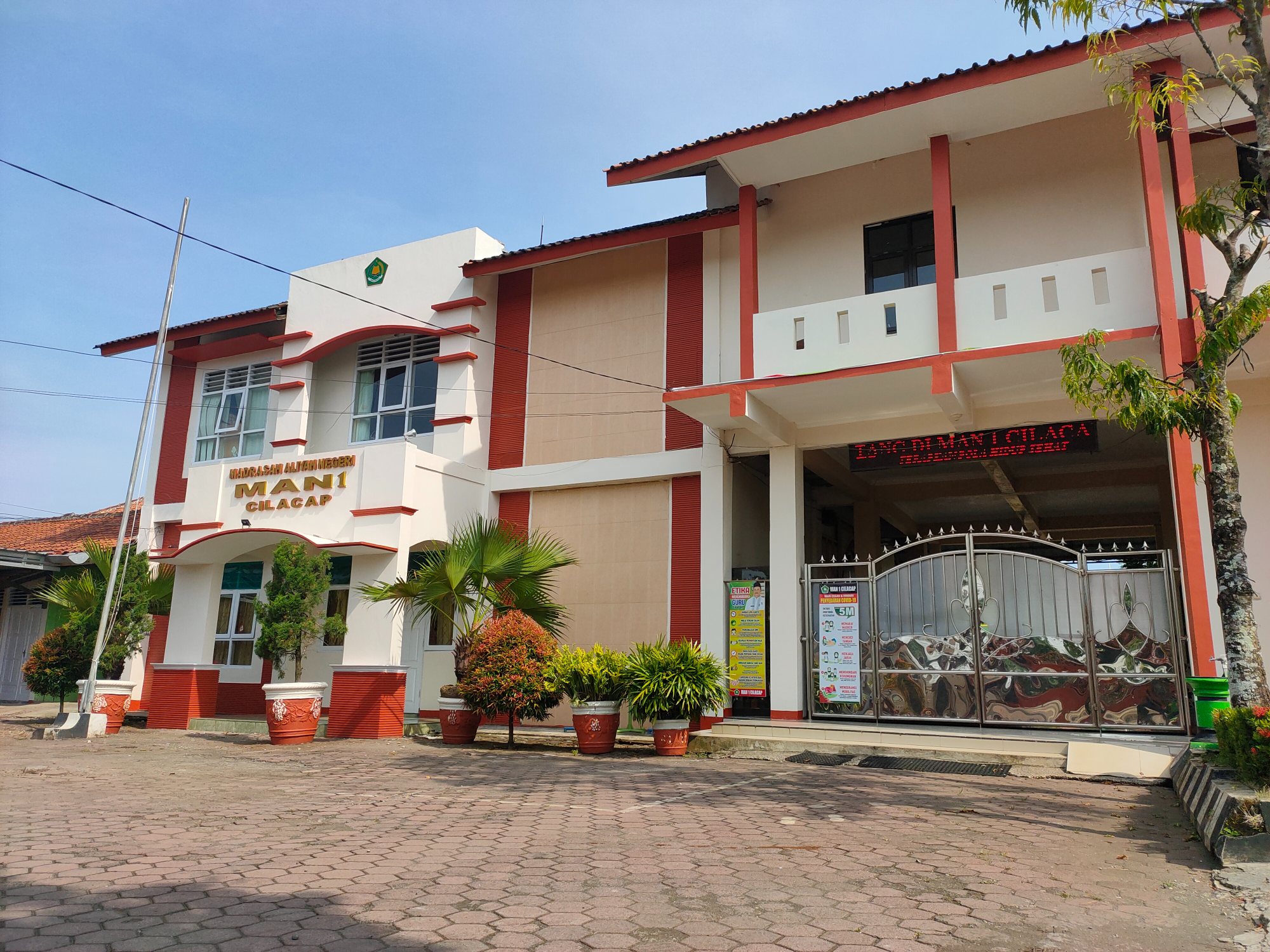 Website Resmi MAN 1 Cilacap – MADRASAH MANDIRI BERPRESTASI